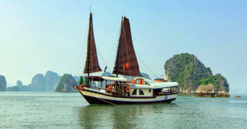 L’Amour Junk 1 Cabin | Halong Bay Cruise